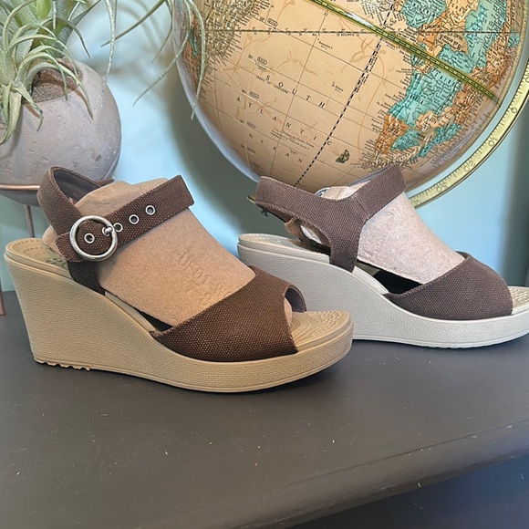 CROCS | Shoes | Crocs Dark Brown And Cream Wedge Sandals | Poshmark